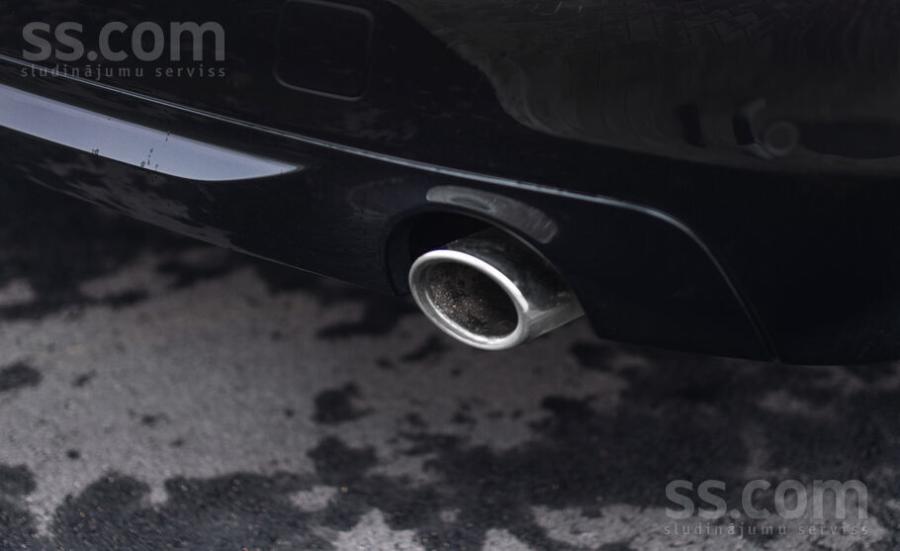 Black BMW 530 2019 in Riga, with an engine capacity of 3.00 L and mileage of 235 thousand km for 17000 €, photo 18 on AUTOMOTO.COM.LV
