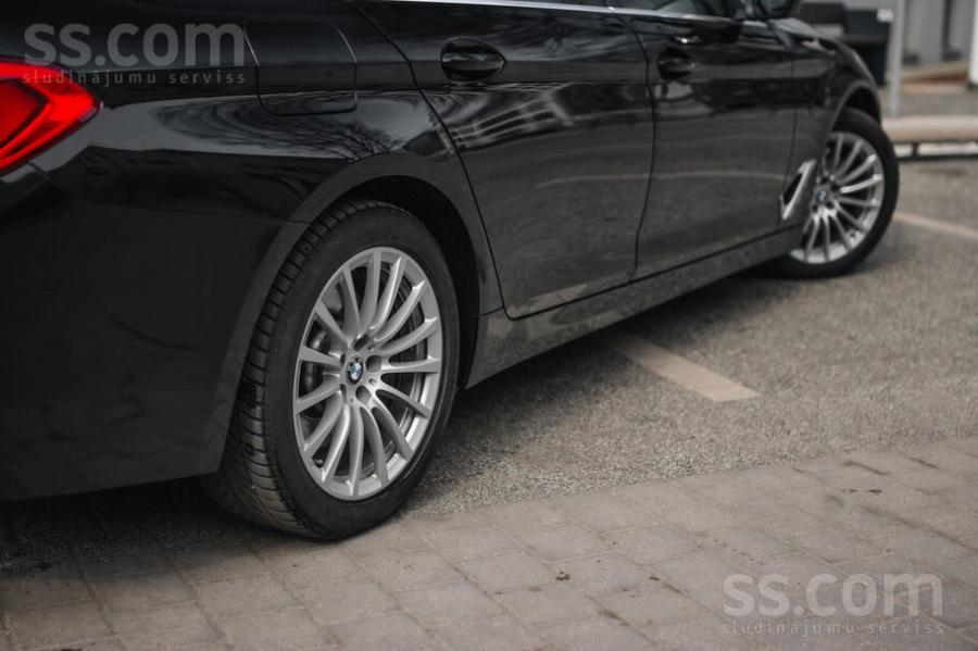 Black BMW 530 2019 in Riga, with an engine capacity of 3.00 L and mileage of 235 thousand km for 17000 €, photo 22 on AUTOMOTO.COM.LV