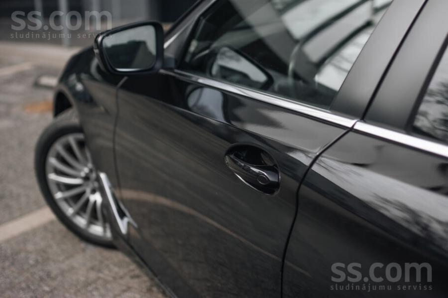 Black BMW 530 2019 in Riga, with an engine capacity of 3.00 L and mileage of 235 thousand km for 17000 €, photo 24 on AUTOMOTO.COM.LV