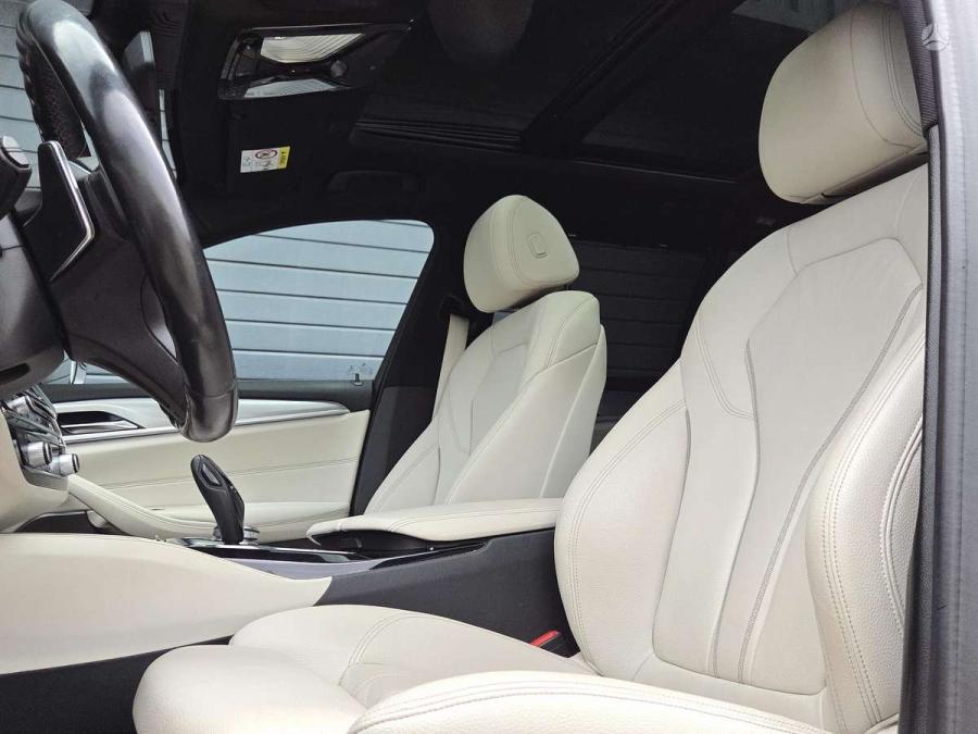 Black BMW 530 2019 in Kaunas, with an engine capacity of 2.00 L and mileage of 290 thousand km for 18999 €, photo 14 on AUTOMOTO.COM.LV