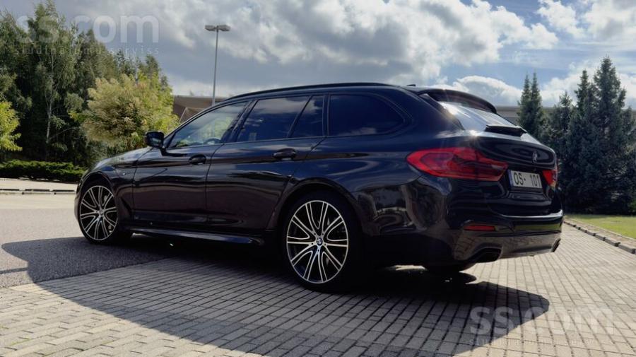 Black BMW 530 2019 in Riga, with an engine capacity of 3.00 L and mileage of 181 thousand km for 27690 €, photo 5 on AUTOMOTO.COM.LV