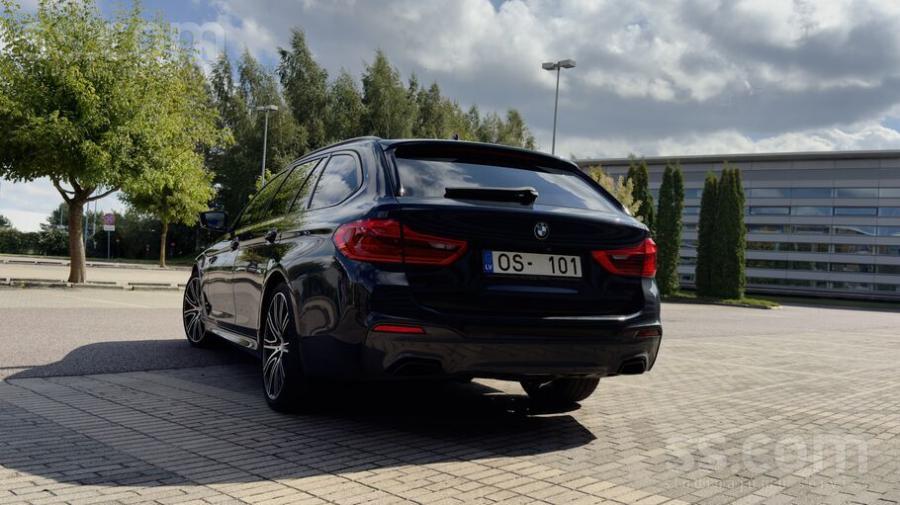 Black BMW 530 2019 in Riga, with an engine capacity of 3.00 L and mileage of 181 thousand km for 27690 €, photo 6 on AUTOMOTO.COM.LV