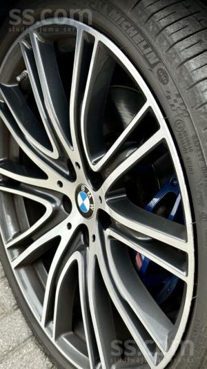 Black BMW 530 2019 in Riga, with an engine capacity of 3.00 L and mileage of 181 thousand km for 27690 €, photo 8 on AUTOMOTO.COM.LV