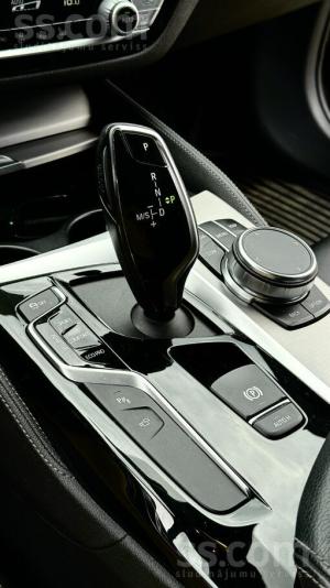 Black BMW 530 2019 in Riga, with an engine capacity of 3.00 L and mileage of 181 thousand km for 27690 €, photo 10 on AUTOMOTO.COM.LV
