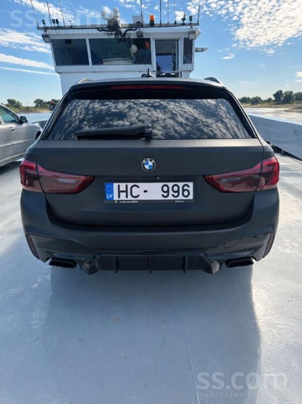 BMW 530 2019 in Liepaja on AUTOMOTO.COM.LV Black BMW 530 2019 in Liepaja, with an engine capacity of 3.00 L and mileage of 74 thousand km for 30000 €, photo 5 on AUTOMOTO.COM.LV