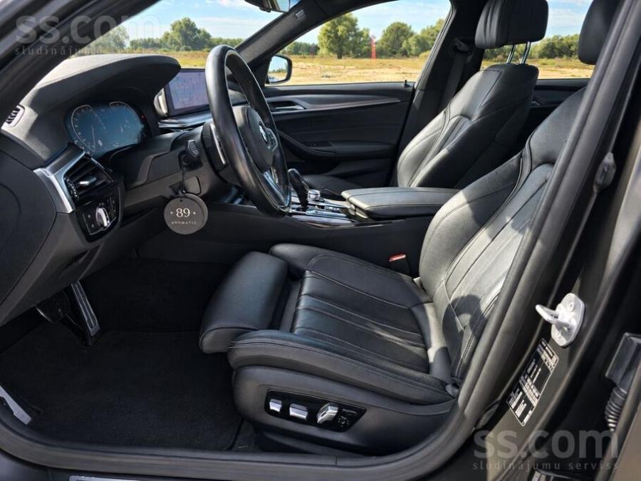 Black BMW 530 2019 in Liepaja, with an engine capacity of 3.00 L and mileage of 74 thousand km for 30000 €, photo 8 on AUTOMOTO.COM.LV