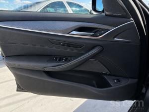 Black BMW 530 2019 in Liepaja, with an engine capacity of 3.00 L and mileage of 74 thousand km for 30000 €, photo 10 on AUTOMOTO.COM.LV
