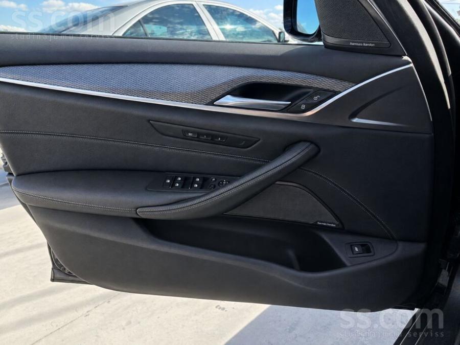 Black BMW 530 2019 in Liepaja, with an engine capacity of 3.00 L and mileage of 74 thousand km for 30000 €, photo 10 on AUTOMOTO.COM.LV