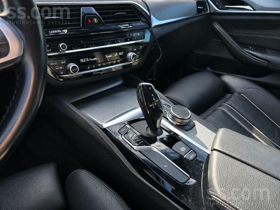 Black BMW 530 2019 in Liepaja, with an engine capacity of 3.00 L and mileage of 74 thousand km for 30000 €, photo 11 on AUTOMOTO.COM.LV