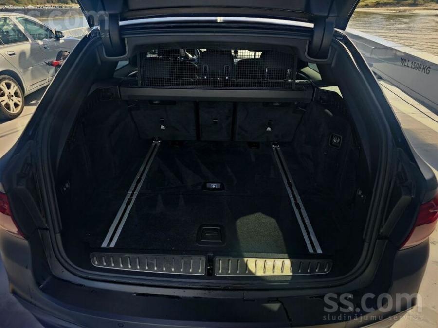 Black BMW 530 2019 in Liepaja, with an engine capacity of 3.00 L and mileage of 74 thousand km for 30000 €, photo 12 on AUTOMOTO.COM.LV