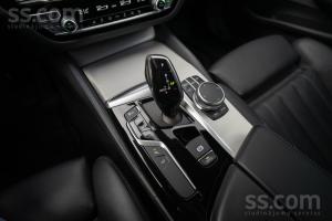 Black BMW 530 2020 in Riga, with an engine capacity of 3.00 L and mileage of 200 thousand km for 29750 €, photo 18 on AUTOMOTO.COM.LV