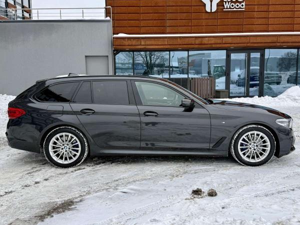 Black BMW 530 2020 in Kaunas, with an engine capacity of 2.99 L and mileage of 189 thousand km for 23490 €, photo 4 on AUTOMOTO.COM.LV