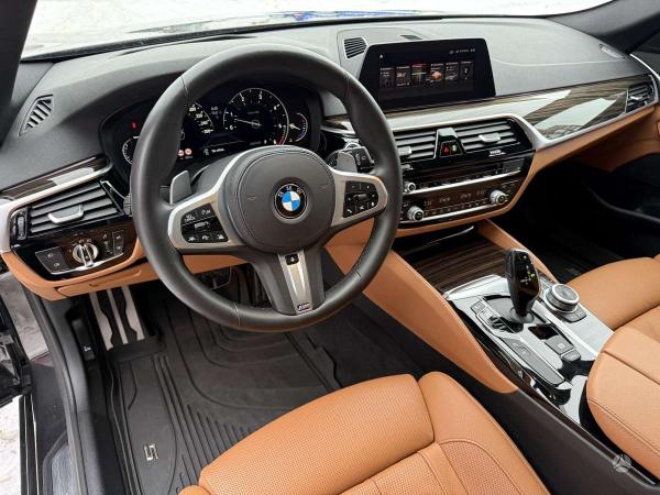 Black BMW 530 2020 in Kaunas, with an engine capacity of 2.99 L and mileage of 189 thousand km for 23490 €, photo 9 on AUTOMOTO.COM.LV