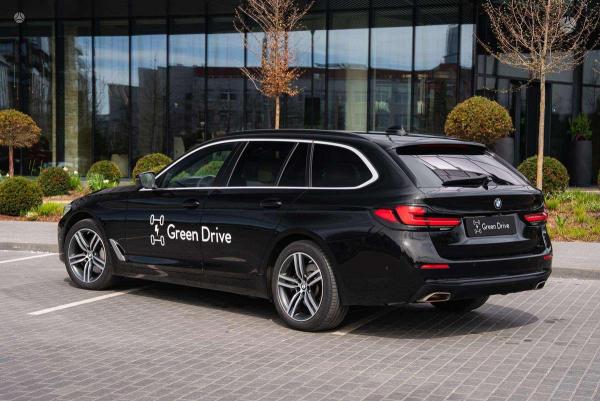Black BMW 530 2020 in Vilnius, with an engine capacity of 2.00 L and mileage of 93 thousand km for 27990 €, photo 3 on AUTOMOTO.COM.LV