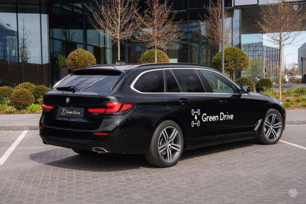 Black BMW 530 2020 in Vilnius, with an engine capacity of 2.00 L and mileage of 93 thousand km for 27990 €, photo 5 on AUTOMOTO.COM.LV