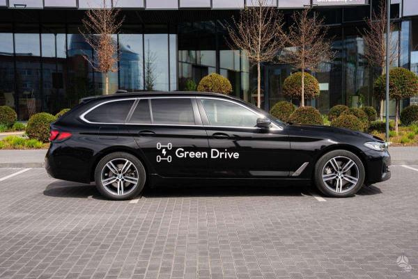 Black BMW 530 2020 in Vilnius, with an engine capacity of 2.00 L and mileage of 93 thousand km for 27990 €, photo 6 on AUTOMOTO.COM.LV