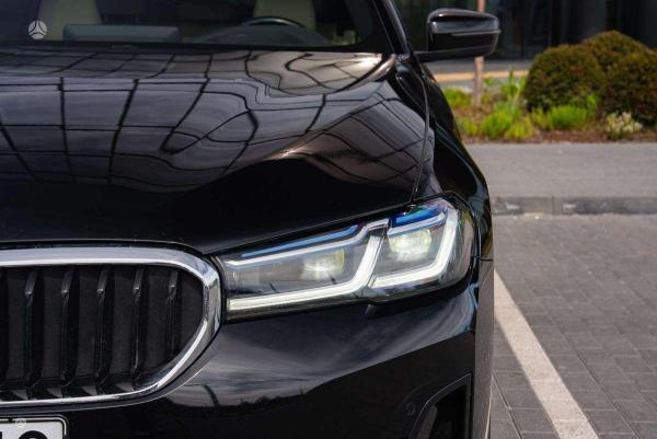 Black BMW 530 2020 in Vilnius, with an engine capacity of 2.00 L and mileage of 93 thousand km for 27990 €, photo 9 on AUTOMOTO.COM.LV