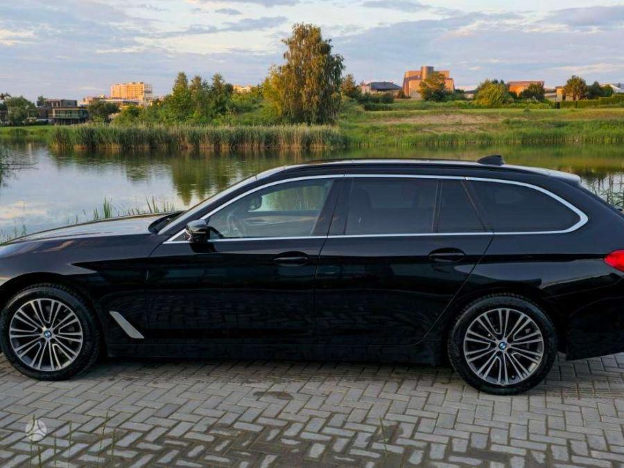 Black BMW 530 2020 in Vilnius, with an engine capacity of 2.99 L and mileage of 331 thousand km for 16800 €, photo 5 on AUTOMOTO.COM.LV