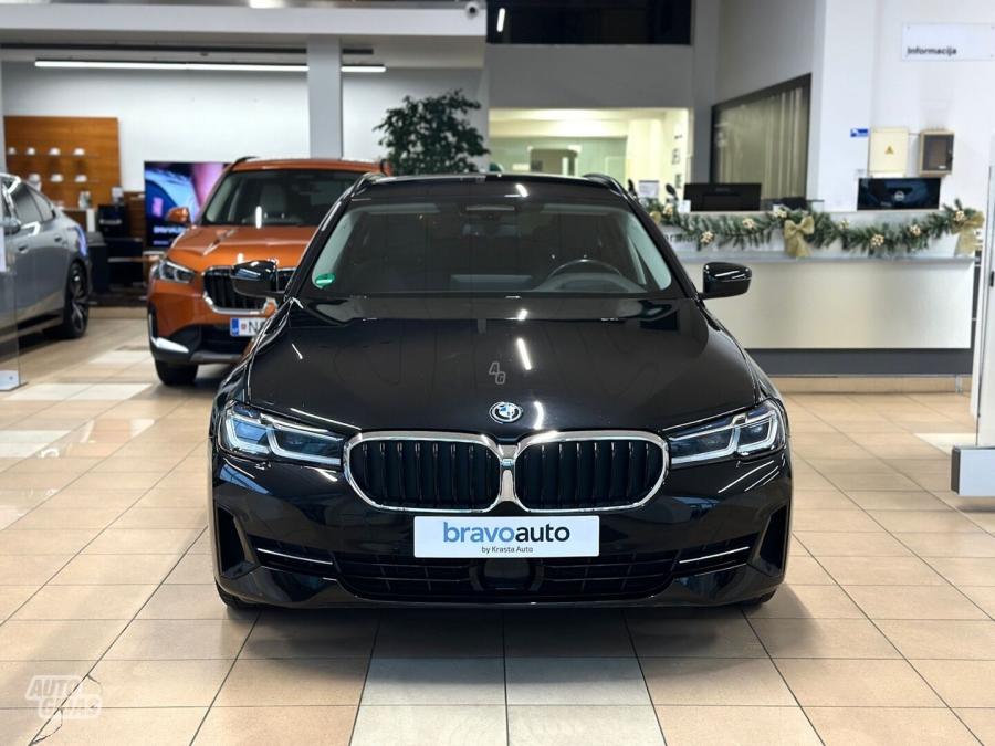Black BMW 530 2021 in Klaipeda, with an engine capacity of 2.00 L and mileage of 143 thousand km for 29392 €, photo 2 on AUTOMOTO.COM.LV