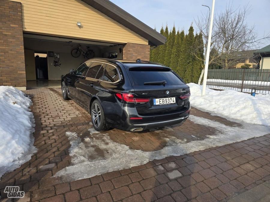 Black BMW 530 2021 in Vilnius, with an engine capacity of 2.00 L and mileage of 136 thousand km for 31999 €, photo 2 on AUTOMOTO.COM.LV