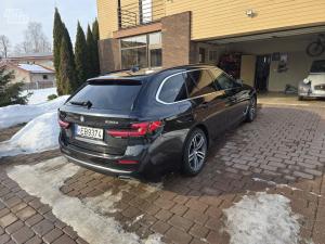 Black BMW 530 2021 in Vilnius, with an engine capacity of 2.00 L and mileage of 136 thousand km for 31999 €, photo 4 on AUTOMOTO.COM.LV