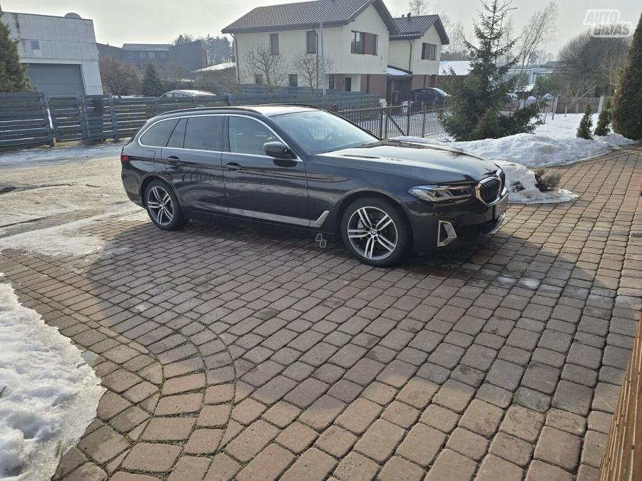 Black BMW 530 2021 in Vilnius, with an engine capacity of 2.00 L and mileage of 136 thousand km for 31999 €, photo 5 on AUTOMOTO.COM.LV