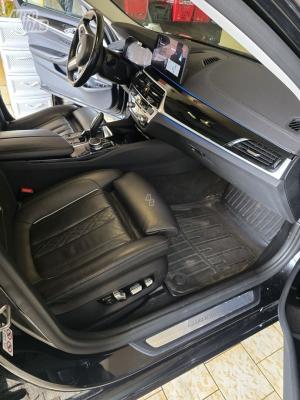Black BMW 530 2021 in Vilnius, with an engine capacity of 2.00 L and mileage of 136 thousand km for 31999 €, photo 22 on AUTOMOTO.COM.LV
