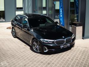 Black BMW 530 2021 in Marijampole, with an engine capacity of 3.00 L and mileage of 77 thousand km for 34950 €, photo 4 on AUTOMOTO.COM.LV