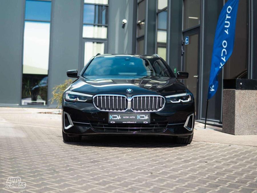 Black BMW 530 2021 in Marijampole, with an engine capacity of 3.00 L and mileage of 77 thousand km for 34950 €, photo 5 on AUTOMOTO.COM.LV