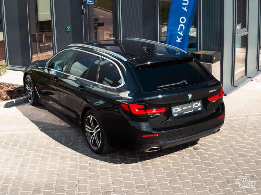 Black BMW 530 2021 in Marijampole, with an engine capacity of 3.00 L and mileage of 77 thousand km for 34950 €, photo 9 on AUTOMOTO.COM.LV