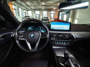 Black BMW 530 2021 in Marijampole, with an engine capacity of 3.00 L and mileage of 77 thousand km for 34950 €, photo 18 on AUTOMOTO.COM.LV
