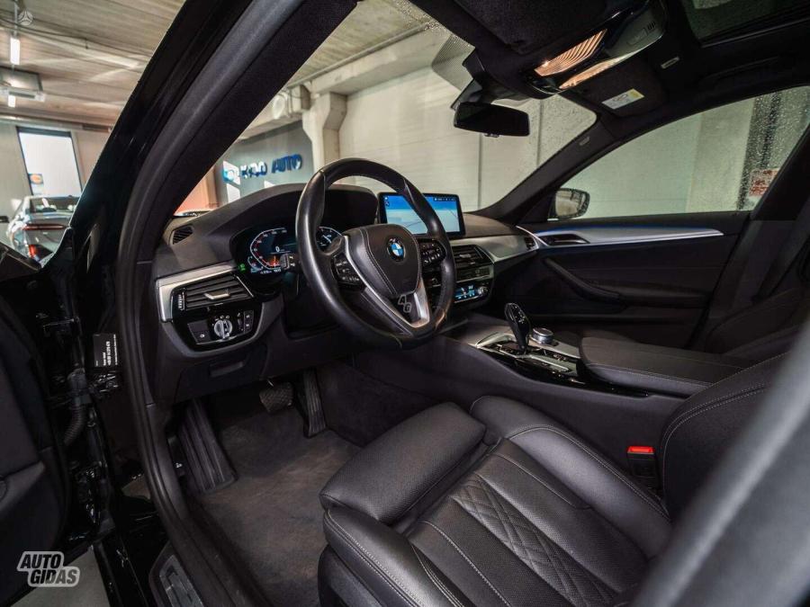Black BMW 530 2021 in Marijampole, with an engine capacity of 3.00 L and mileage of 77 thousand km for 34950 €, photo 26 on AUTOMOTO.COM.LV
