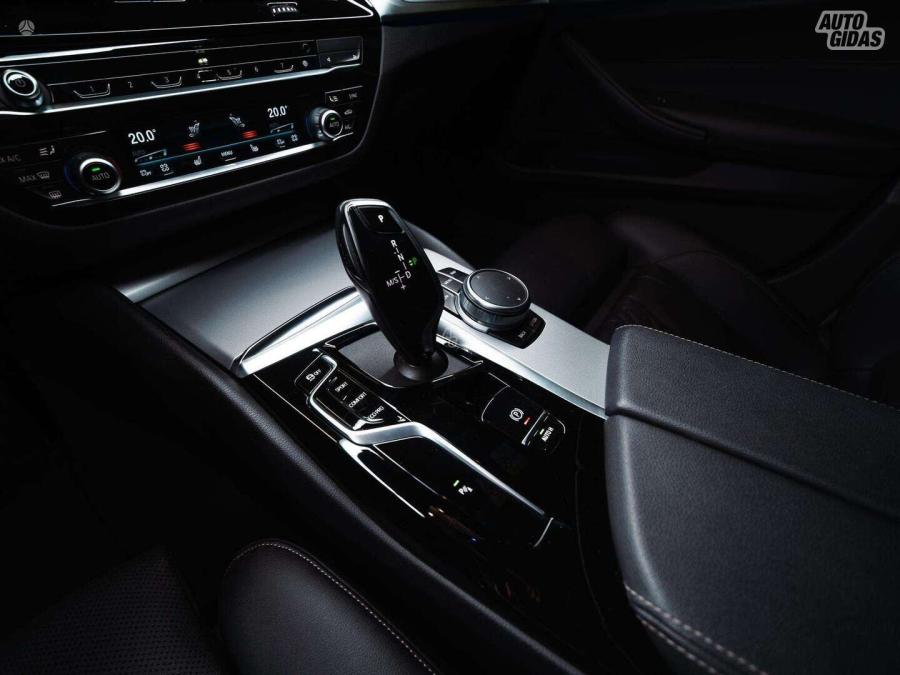 Black BMW 530 2021 in Marijampole, with an engine capacity of 3.00 L and mileage of 77 thousand km for 34950 €, photo 31 on AUTOMOTO.COM.LV