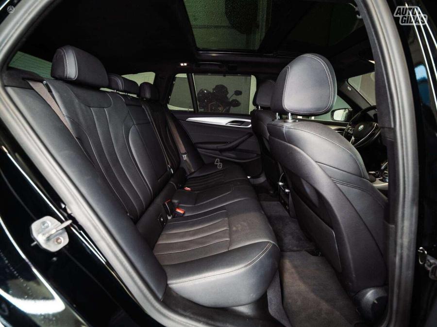 Black BMW 530 2021 in Marijampole, with an engine capacity of 3.00 L and mileage of 77 thousand km for 34950 €, photo 34 on AUTOMOTO.COM.LV