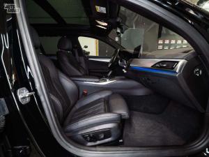 Black BMW 530 2021 in Marijampole, with an engine capacity of 3.00 L and mileage of 77 thousand km for 34950 €, photo 35 on AUTOMOTO.COM.LV