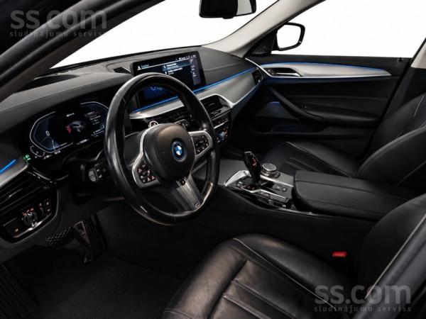 Black BMW 530 2021 in Riga, with an engine capacity of 2.00 L and mileage of 159 thousand km for 24900 €, photo 5 on AUTOMOTO.COM.LV