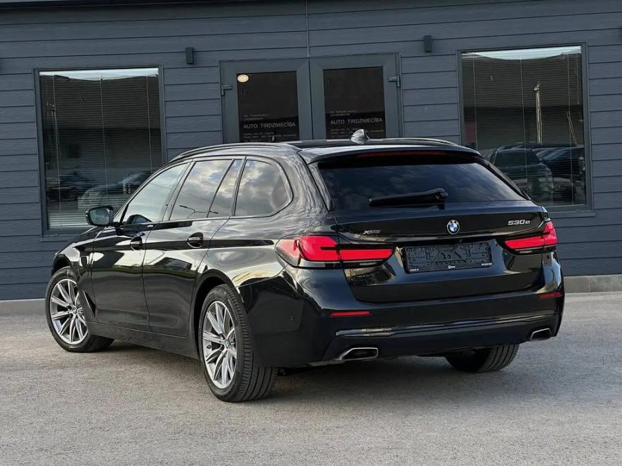 Black BMW 530 2021 in Jelgava, with an engine capacity of 2.00 L and mileage of 150 thousand km for 26750 €, photo 3 on AUTOMOTO.COM.LV
