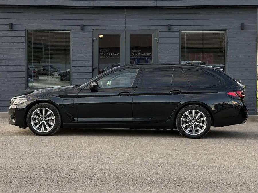 Black BMW 530 2021 in Jelgava, with an engine capacity of 2.00 L and mileage of 150 thousand km for 26750 €, photo 6 on AUTOMOTO.COM.LV