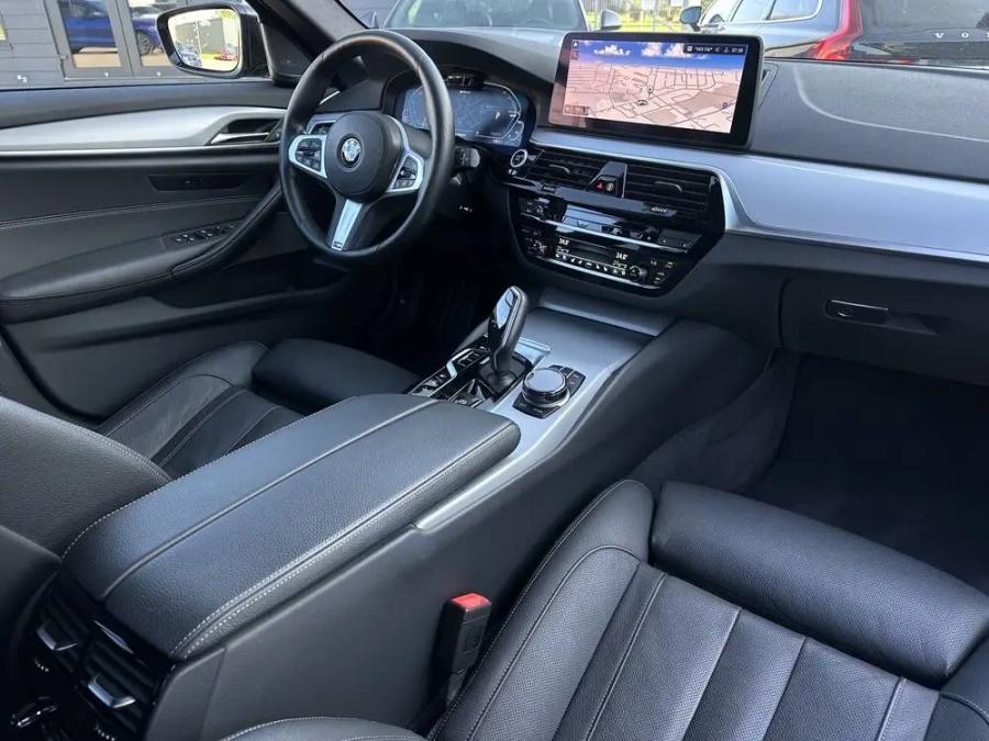 Black BMW 530 2021 in Jelgava, with an engine capacity of 2.00 L and mileage of 150 thousand km for 26750 €, photo 7 on AUTOMOTO.COM.LV
