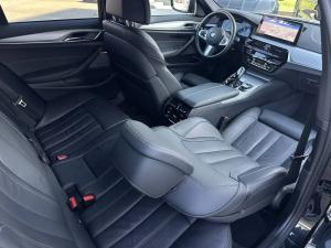 Black BMW 530 2021 in Jelgava, with an engine capacity of 2.00 L and mileage of 150 thousand km for 26750 €, photo 8 on AUTOMOTO.COM.LV