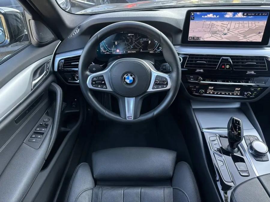 Black BMW 530 2021 in Jelgava, with an engine capacity of 2.00 L and mileage of 150 thousand km for 26750 €, photo 10 on AUTOMOTO.COM.LV