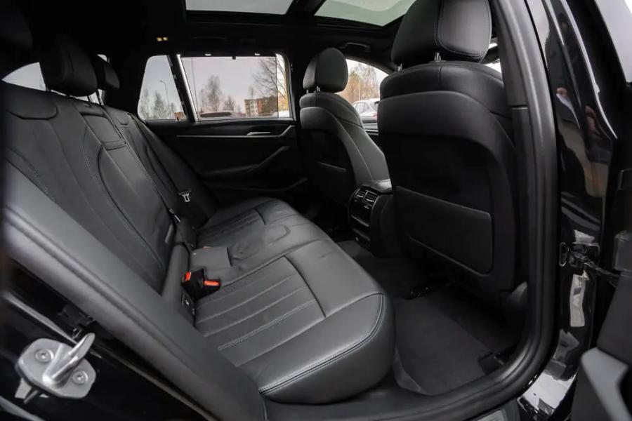 Melns BMW 530 2021 Jelgava, ar dzinēja tilpumu 2.00 L un nobraukumu 206 tūkst. km par 28900 €, foto 14 vietnē AUTOMOTO.COM.LV