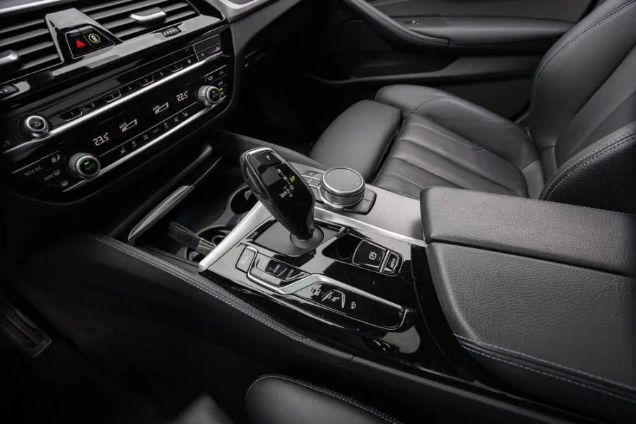 Melns BMW 530 2021 Jelgava, ar dzinēja tilpumu 2.00 L un nobraukumu 206 tūkst. km par 28900 €, foto 20 vietnē AUTOMOTO.COM.LV