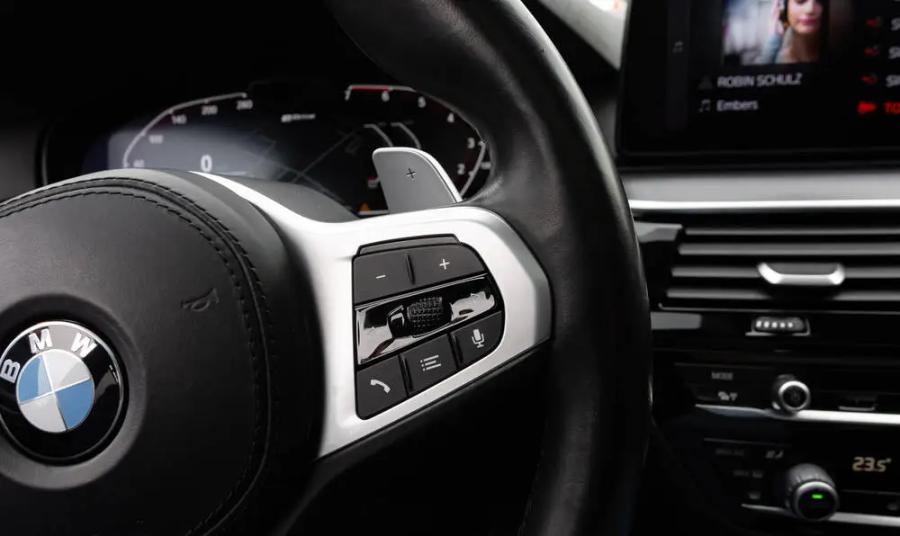 Melns BMW 530 2021 Jelgava, ar dzinēja tilpumu 2.00 L un nobraukumu 206 tūkst. km par 28900 €, foto 27 vietnē AUTOMOTO.COM.LV