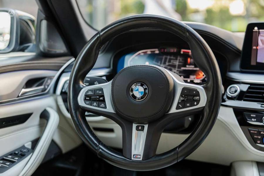 Melns BMW 530 2021 Viļņa, ar dzinēja tilpumu 2.99 L un nobraukumu 191 tūkst. km par 28900 €, foto 16 vietnē AUTOMOTO.COM.LV