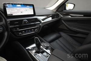 Black BMW 530 2021 in Jelgava, with an engine capacity of 2.00 L and mileage of 211 thousand km for 22000 €, photo 11 on AUTOMOTO.COM.LV