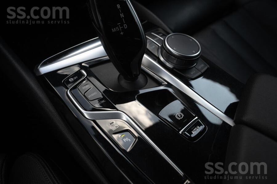 Black BMW 530 2021 in Jelgava, with an engine capacity of 2.00 L and mileage of 211 thousand km for 22000 €, photo 18 on AUTOMOTO.COM.LV