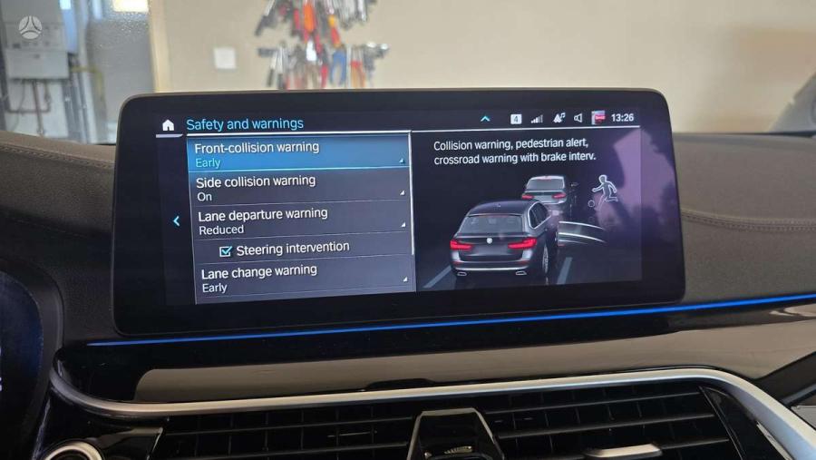 Melns BMW 530 2021 Viļņa, ar dzinēja tilpumu 2.00 L un nobraukumu 146 tūkst. km par 31299 €, foto 39 vietnē AUTOMOTO.COM.LV