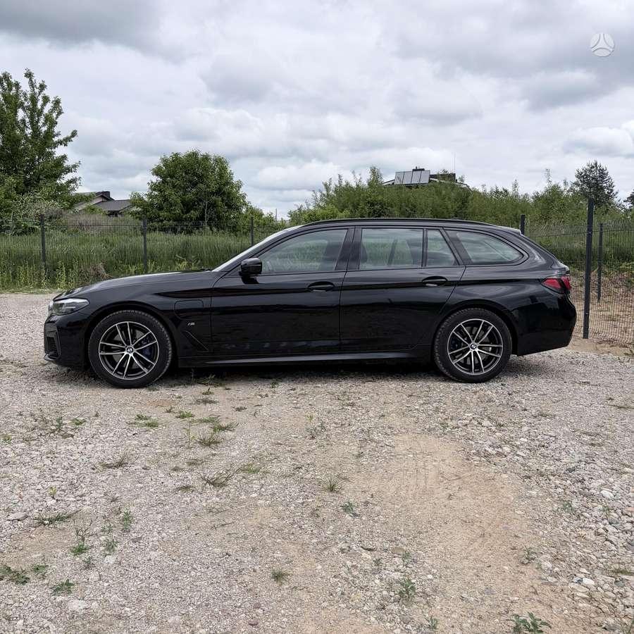 Black BMW 530 2021 in Vilnius, with an engine capacity of 2.00 L and mileage of 192 thousand km for 22900 €, photo 9 on AUTOMOTO.COM.LV