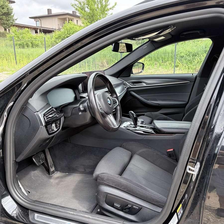 Black BMW 530 2021 in Vilnius, with an engine capacity of 2.00 L and mileage of 192 thousand km for 22900 €, photo 11 on AUTOMOTO.COM.LV